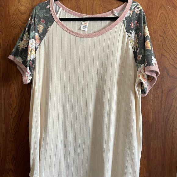 7th Ray | Tops | 7th Ray Ribbed Cream Top With Floral Sleeves | Poshmark